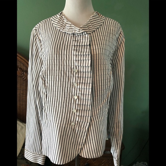 Jones New York | Tops | Blackwhite Pleated Ruffle Collar Front Trim 4 ...